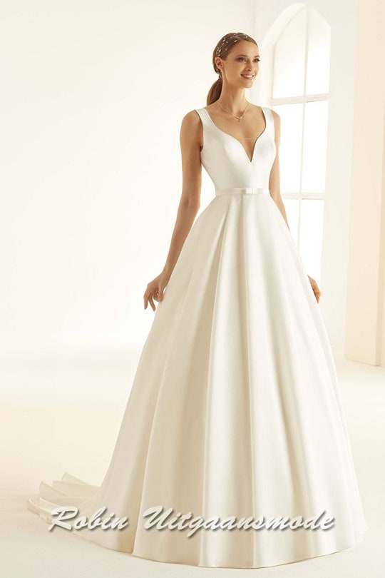 Satijnen A-lijn trouwjurk met lage open rug